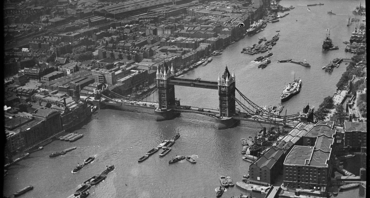 These historic aerial photos show what London looked like before World ...