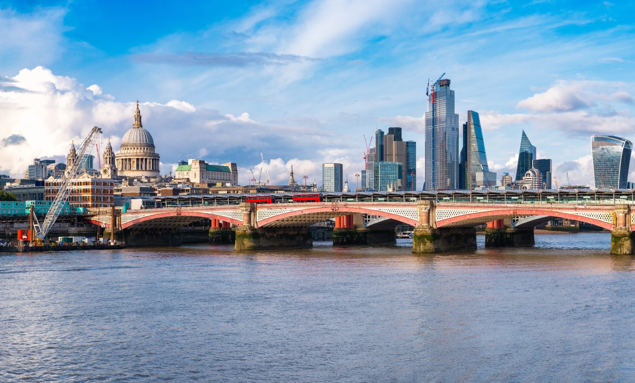 The iconic central London bridge that is getting a dazzling makeover ...