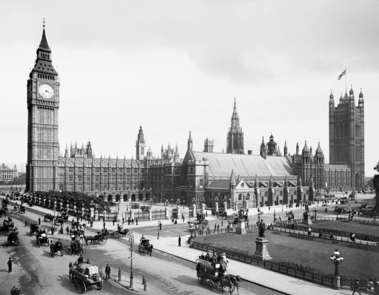 Fascinating historical photographs show the ‘lost’ London of 100 years ...